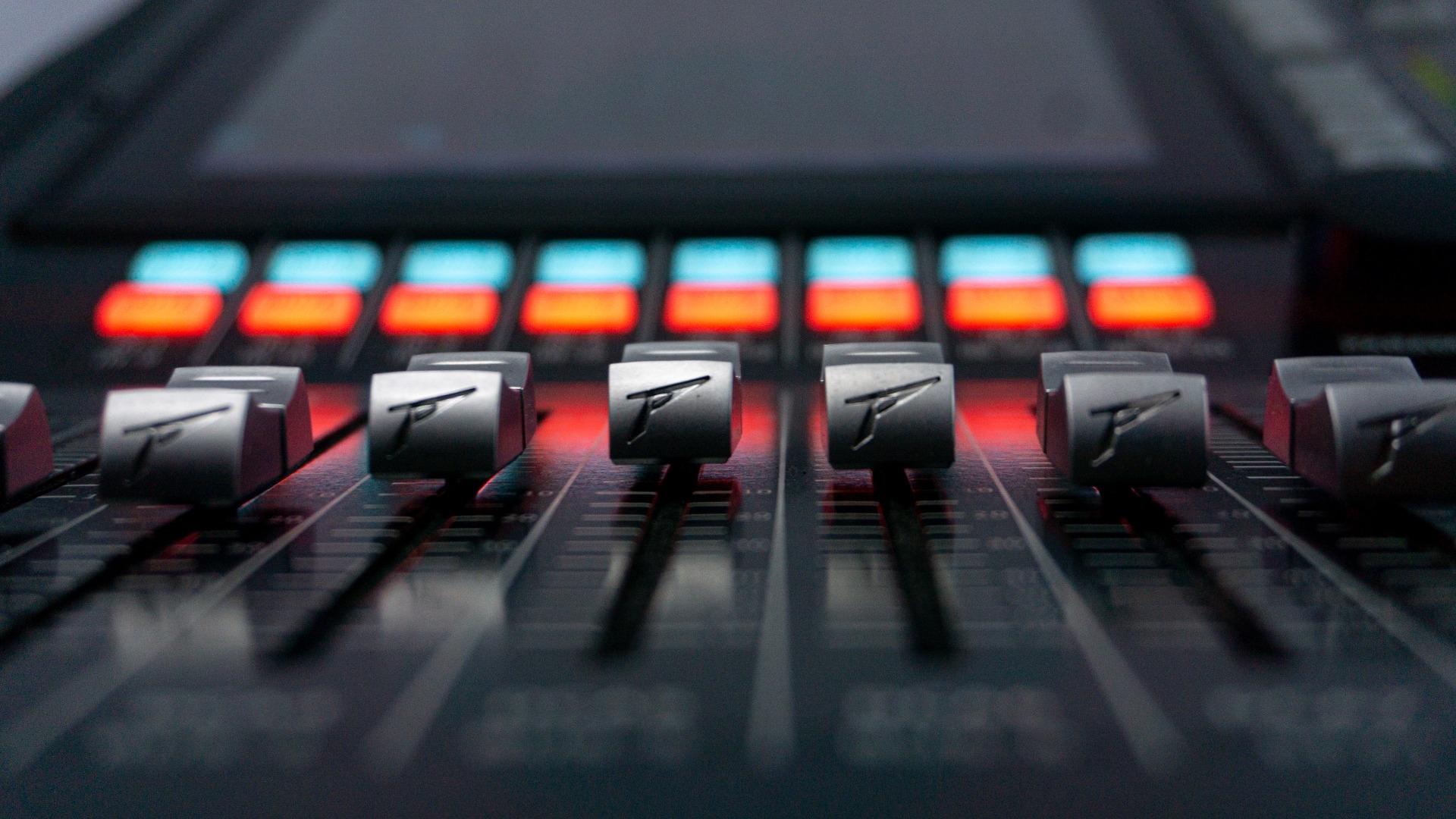 Peavey Aureus Mini Digital Mixer | Barnes & Mullins | Faith Guitars ...